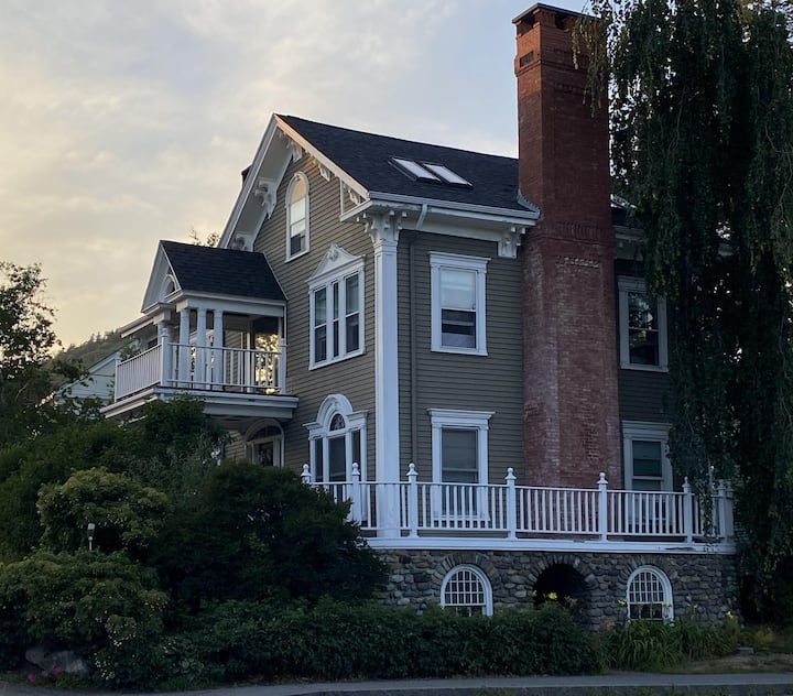 Historic Condo In Downtown Camden, Steps To Harbor - Camden, ME