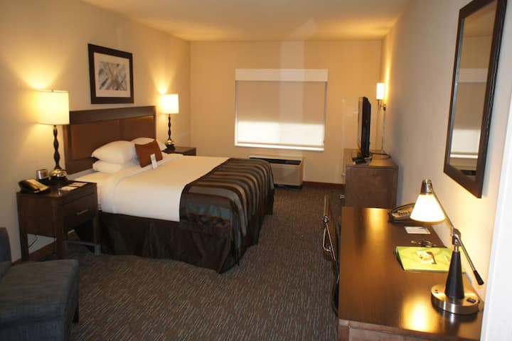 Wingate Chattanooga | King Bed | Near Downtown - Chattanooga, TN