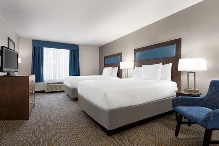 2 Queen Beds | Wingate Southport | Free Breakfast - Southport, NC