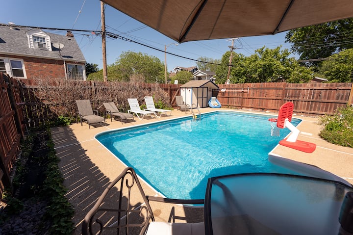 South City Home W/ Pool & Hot Tub - Saint-Louis, MO