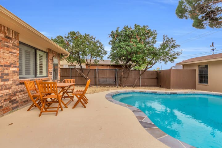 The Colony 3br | Pool, Hot Tub + Game Room - The Colony, TX