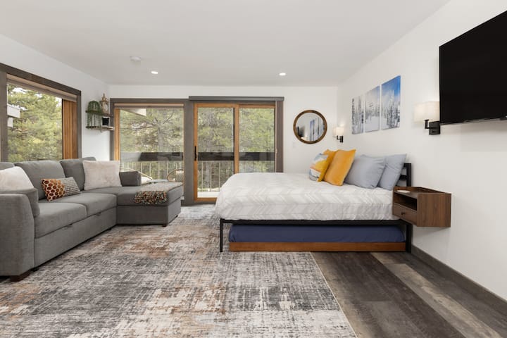 Slope-side Stillwater Studio 1032 Resort Base Area - Big Sky, MT