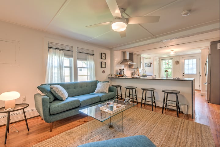 New Reno'd Gansett Rental! Sleeps 6! - Rhode Island
