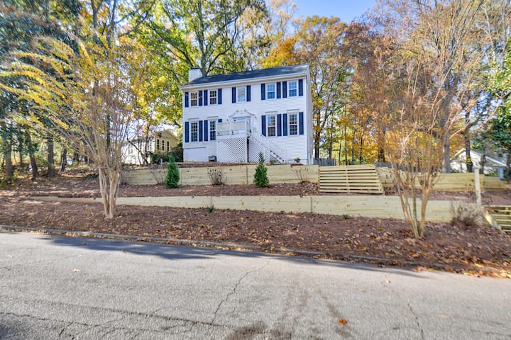 Fully Updated! Suburb Stay Near Sugarloaf Mills - Duluth