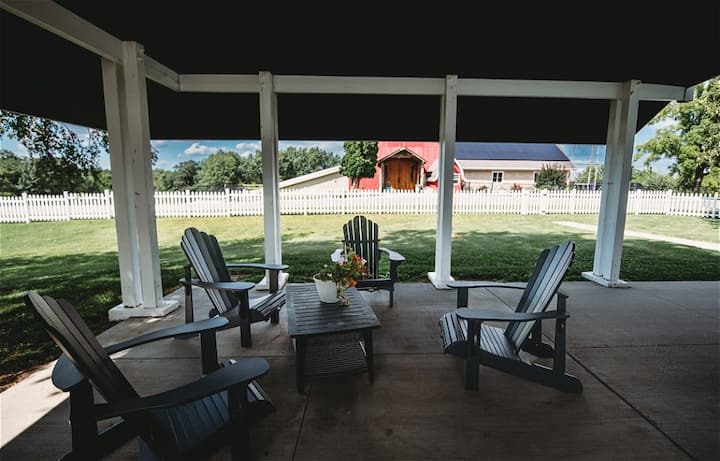 Charming Lake Delton Farmhouse - Wisconsin Dells, WI