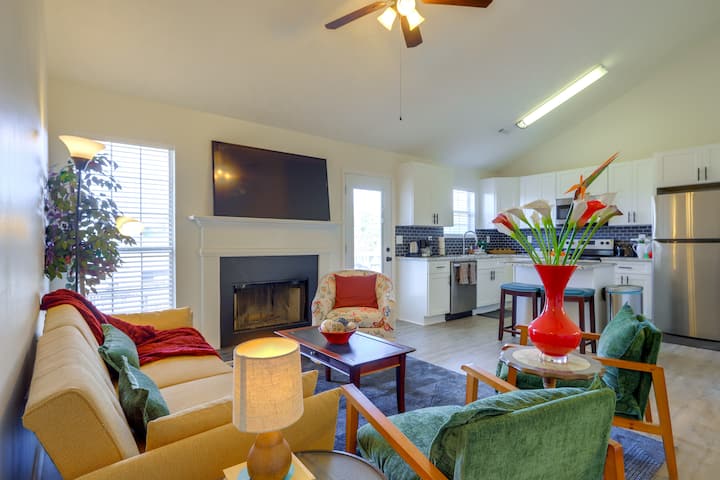 2 Mi To Town: Bright Home W/ Deck In Mcdonough! - McDonough, GA