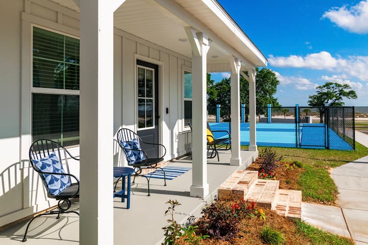 Brand New, Fully Furnished, 3 Bedroom Cottage! - Biloxi, MS