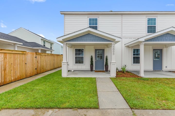 Modern Coastal Getaway Near The Beach – Sleeps 4 - Biloxi, MS