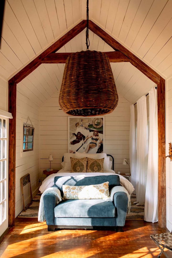 Pool + Pickleball | 0.4 Mi Henkel Sq | Sleeps 2 - Round Top, TX