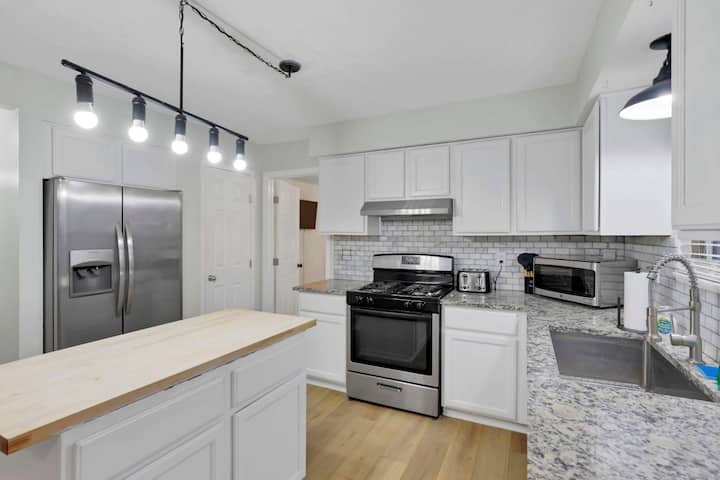 Bright 5br Family Home -Near Airport, New Albany & - New Albany, OH