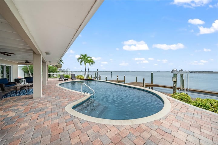 Riverfront Paradise Near Beach & Golf - ココアビーチ, FL