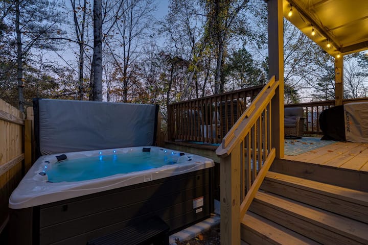 Luxury Hot Tub & Fire Pit Home – Pet Friendly - Chattanooga, TN