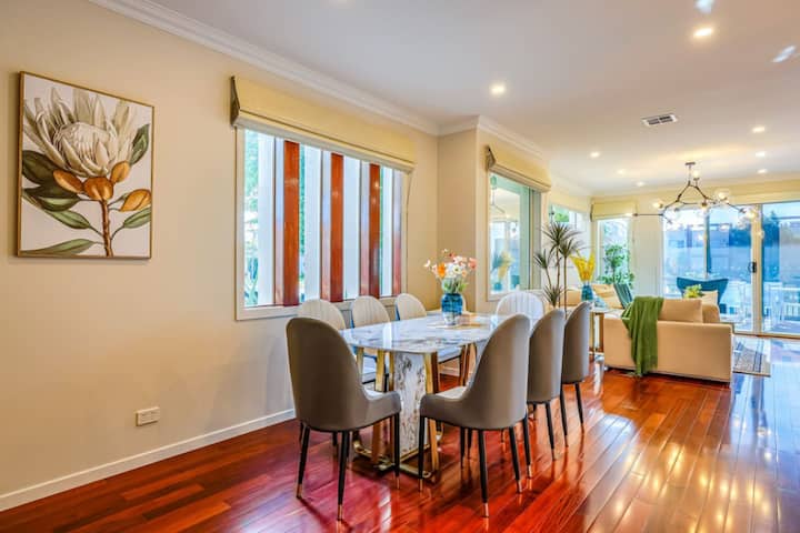 Stayau Lakeside 4brm In Pakenham Beautiful Views - Clyde North