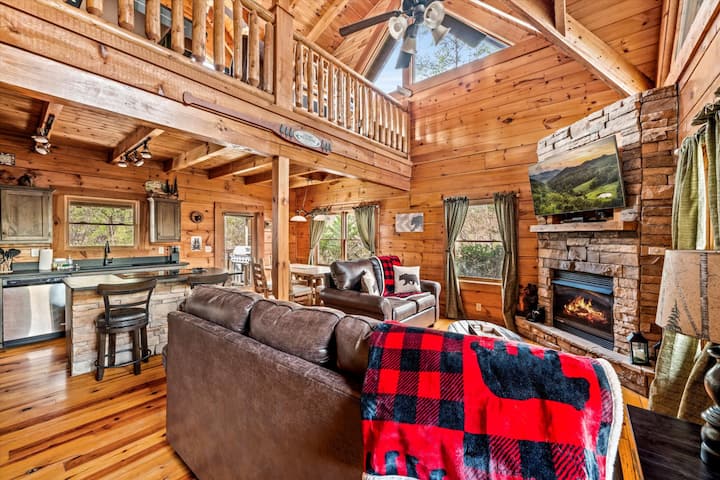 1/2 Mile To Parkway* 2br*hot Tub*games*families - États-Unis