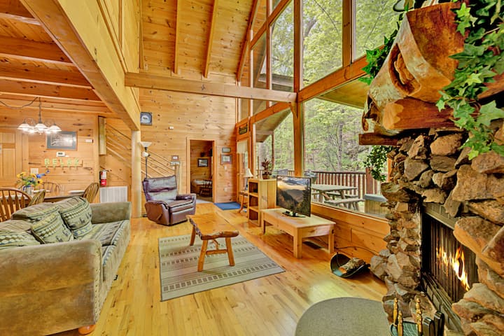 2br Cabin W/hot Tub*fireplace*bbq*jacuzzi*peaceful - Townsend, TN