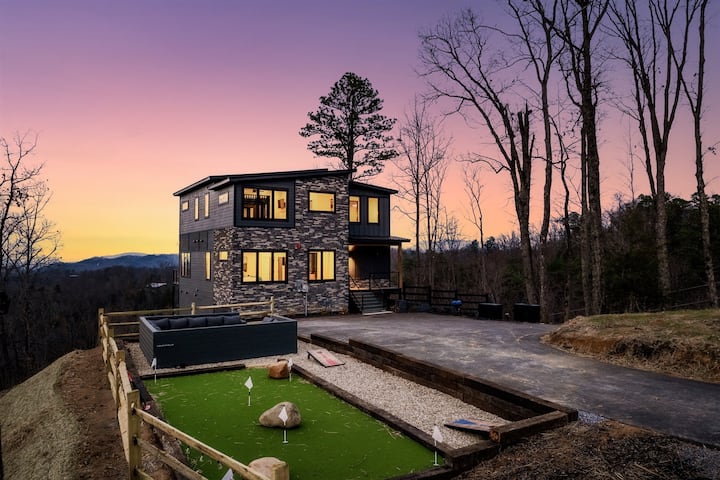 Sauna~pool~views~putt Putt~outdoor Lounge~theatre - Tennessee
