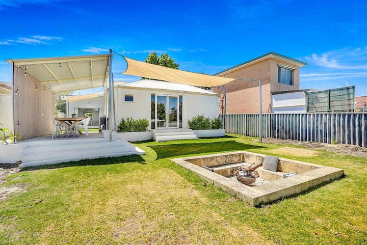Surf & City Family Retreat – Backyard W/ Fire Pit - Western Australia