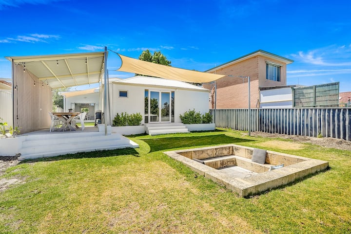 Backyard Bliss: Relax, Bbq & Unwind Drive To Beach - Perth
