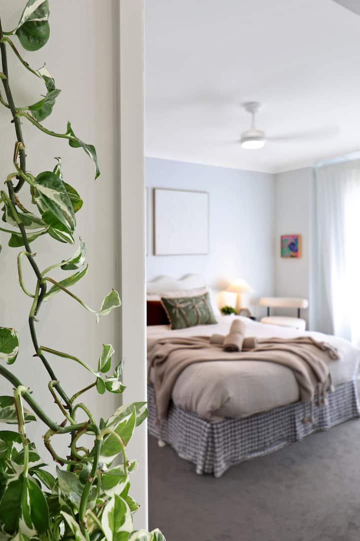 Waves + Moore; Sleeping 8, Aircon, Geelong, - Geelong