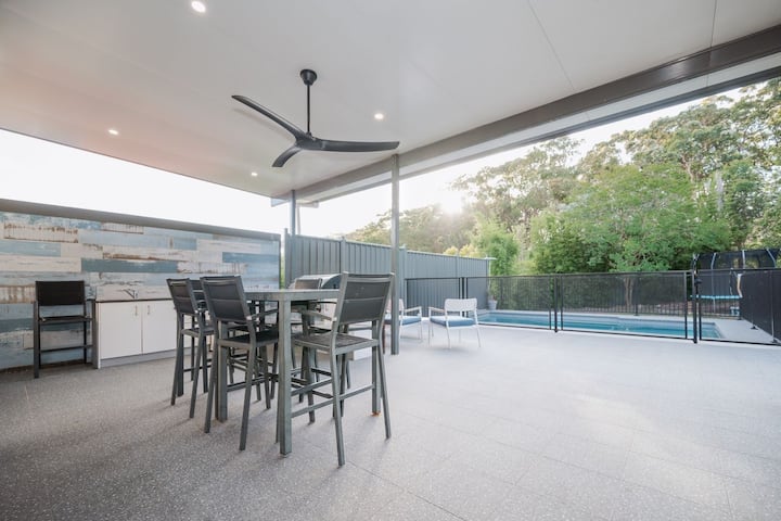 Family Home W/ Pool, Outdoor Kitchen, & Play Area - Belmont, Australia