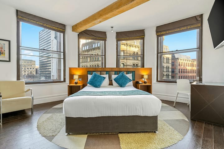 Spacious Family Studio Near Palace Theatre - Manchester