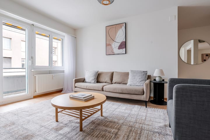 Blueground | Clara, Balcony, Nr Basel Minster - Bazylea