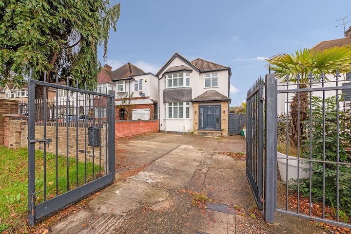 3 Bed House- Free Parking | Garden | Harry Potter - Hemel Hempstead