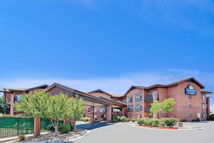 Days Inn Page Lake Powell| 1 King| Free Breakfast - Page, AZ