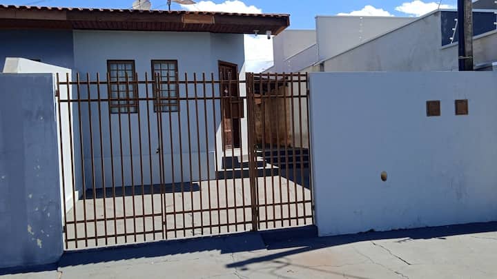 Casa Completa + Ar E Vaga, Perto Parque Ecológico - Ourinhos