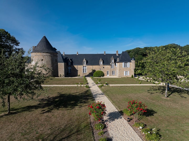 Château De Marigny - Piscine Privée, 8000m2 Jardin - Mayenne