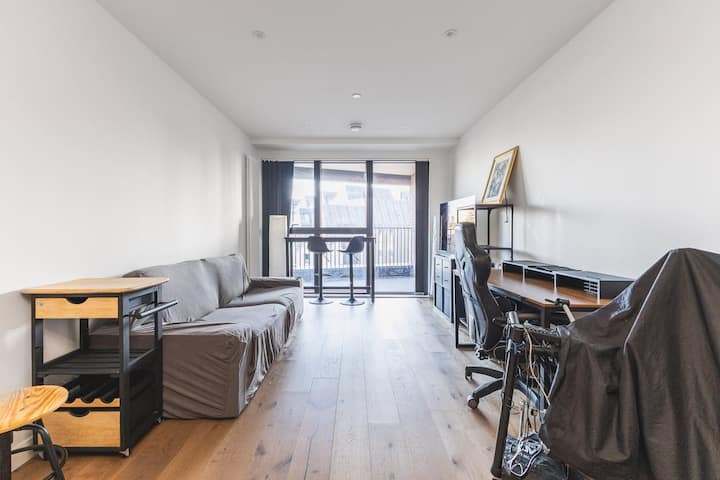 Large Bright Canal 1-bed With Balcony - Deptford - London