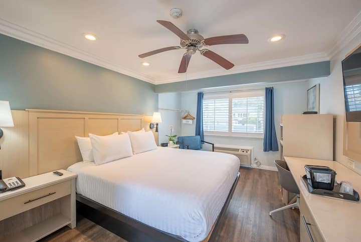 Ramada Redondo | Queen | Stay Near The Marina - Redondo Beach, CA