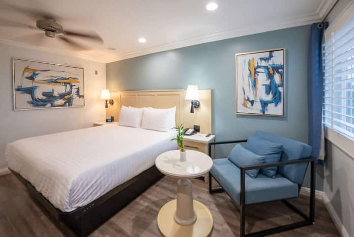 King Bed | Ramada Redondo Beach | Free Breakfast - Redondo Beach, CA