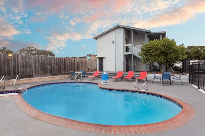 Ramada Monterey | 1 Queen Bed | Near The Beach - Monterey, CA