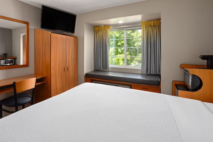 Microtel Ann Arbor | Queen Stay Near U Of M - Ann Arbor, MI