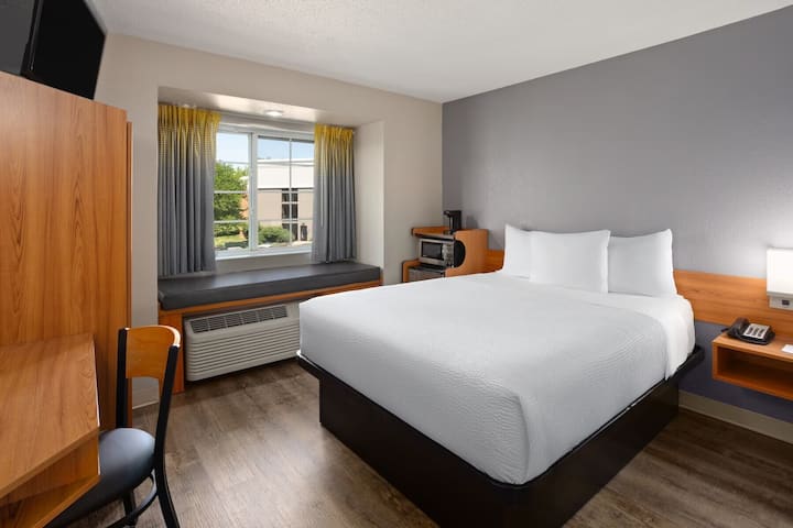 Microtel Ann Arbor | Queen Stay Near U Of M - Ann Arbor, MI
