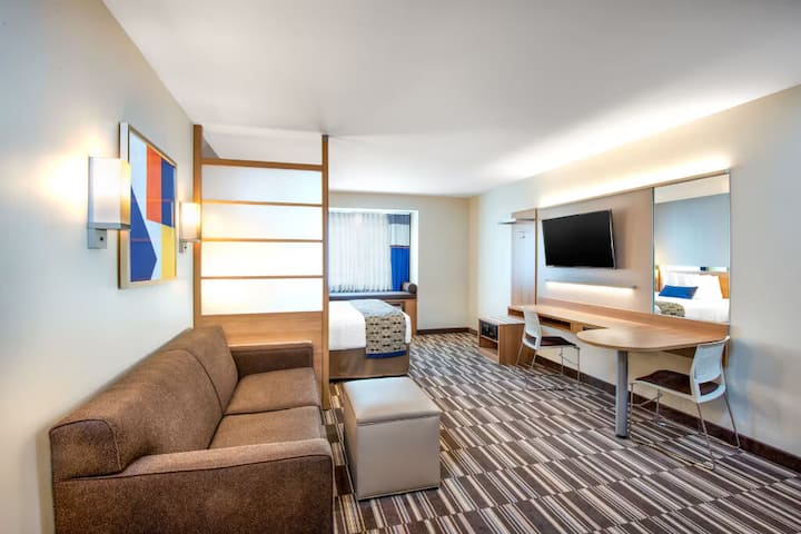 Microtel Warsaw | Queen Studio | Pet-friendly - Silver Lake State Park, Castile
