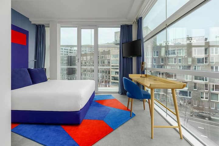 Room At Room Mate Aitana Hotel With Gym And View - Amsterdam