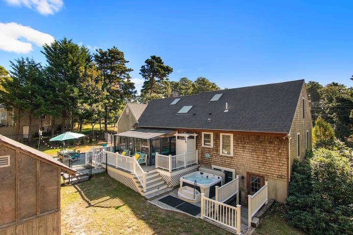 Hot Tub, Sauna, Ping Pong Table, Treehouse And Fir - Harwich