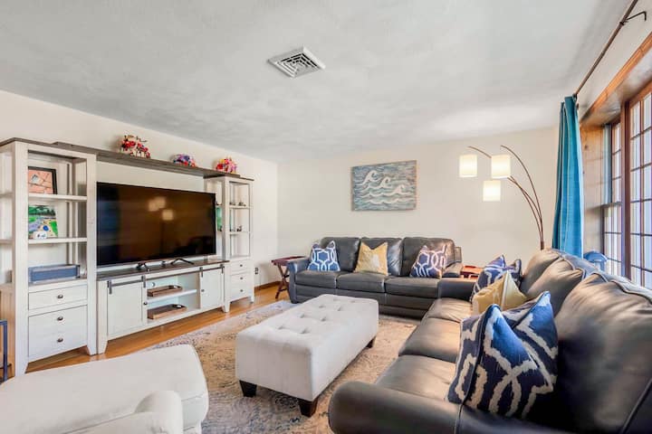 Family-friendly, Central Ac, Near Beach! - Cape Cod Inflatable Park, West Yarmouth