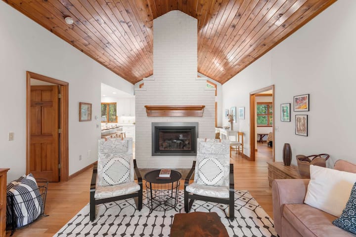 Game Room, Central Ac, Short Drive To Beaches! - Eastham, MA