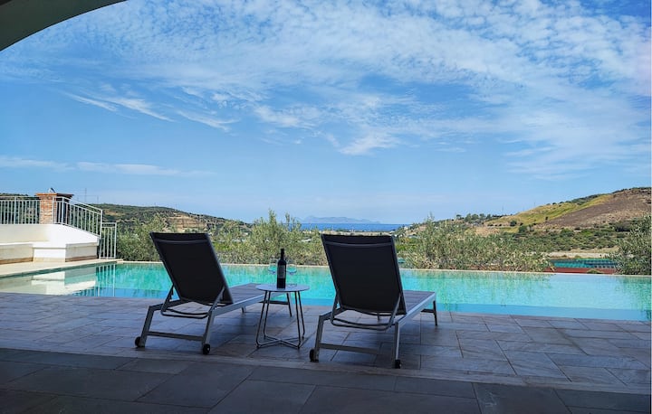 Lovely Home In Rodi Milici With Swimming Pool - Terme