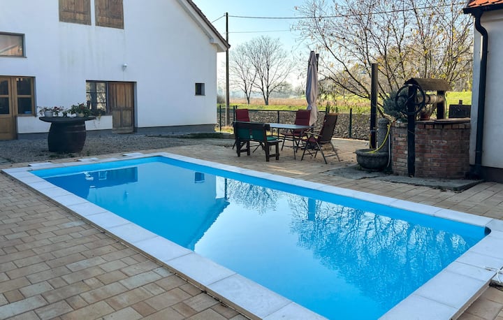 Awesome Home In Martinska Ves - Sisak