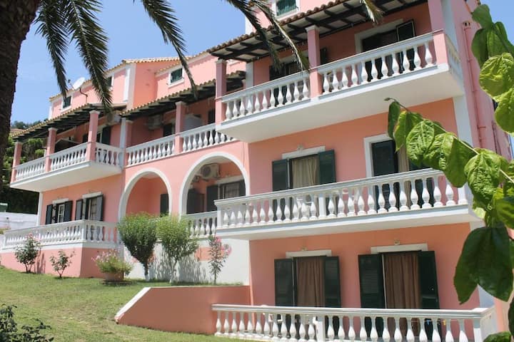 Pink House Socrates Corfu Beachside Retreats - Kavos