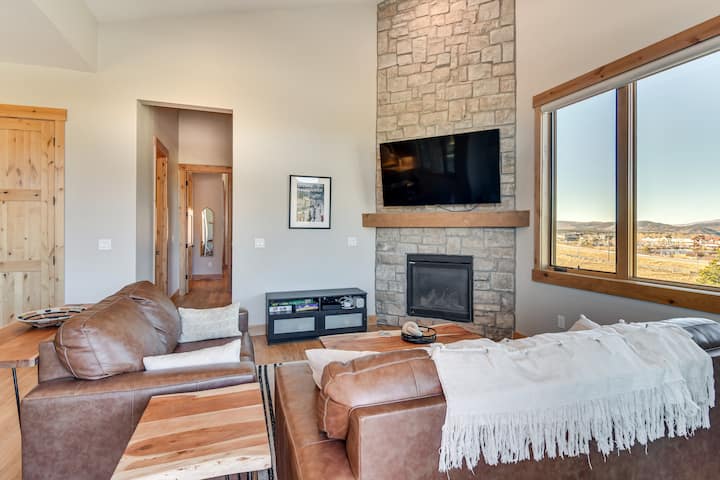 5 Mi To Winter Park Skiing & Dtwn: Mtn-view Condo - Fraser, CO