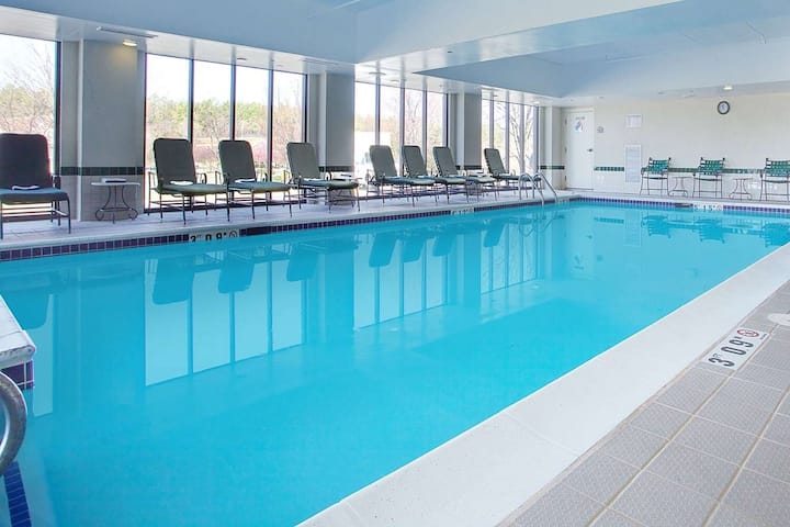 Wingate Chantilly | King Bed | Near Dulles - Reston, VA