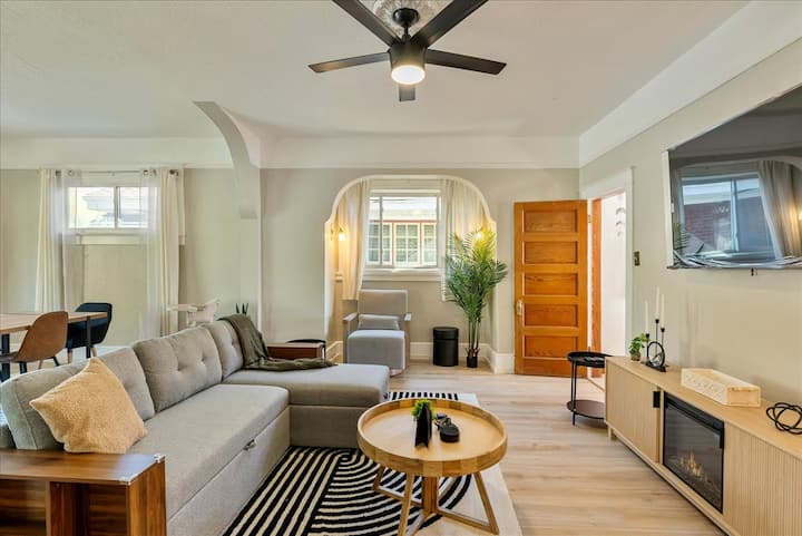 Private Hottub, Gameroom And Fenced Backyard! - Ogden, UT