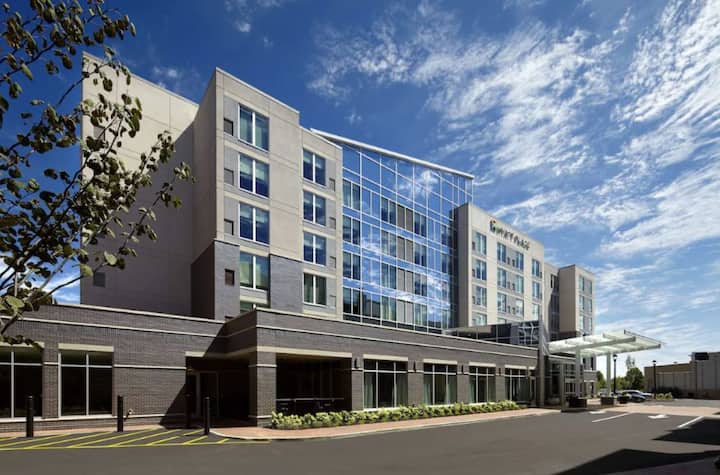 Pet-friendly Modern Stay W/ Pool Near North Beach - Corpus Christi, TX