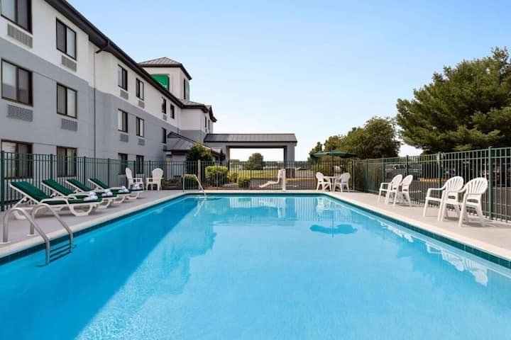 Wingate Salisbury | Queen Bed | Near Campus - Salisbury, MD