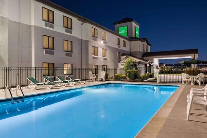 Queen Suite | Wingate Salisbury | Near Zoo - Salisbury, MD